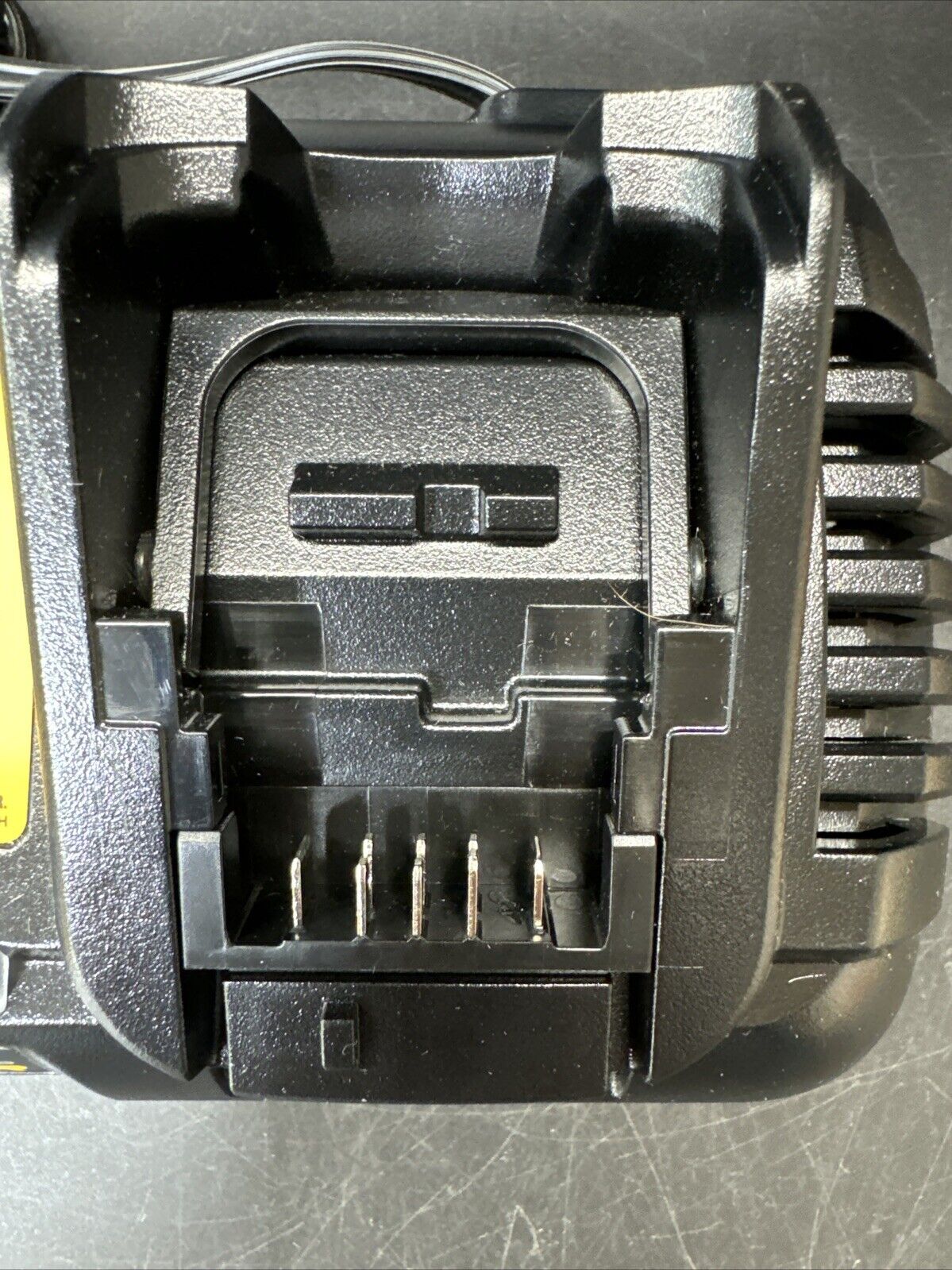 DEWALT DCB1106 12V Lithium-ion Battery Charger – Treasures1906